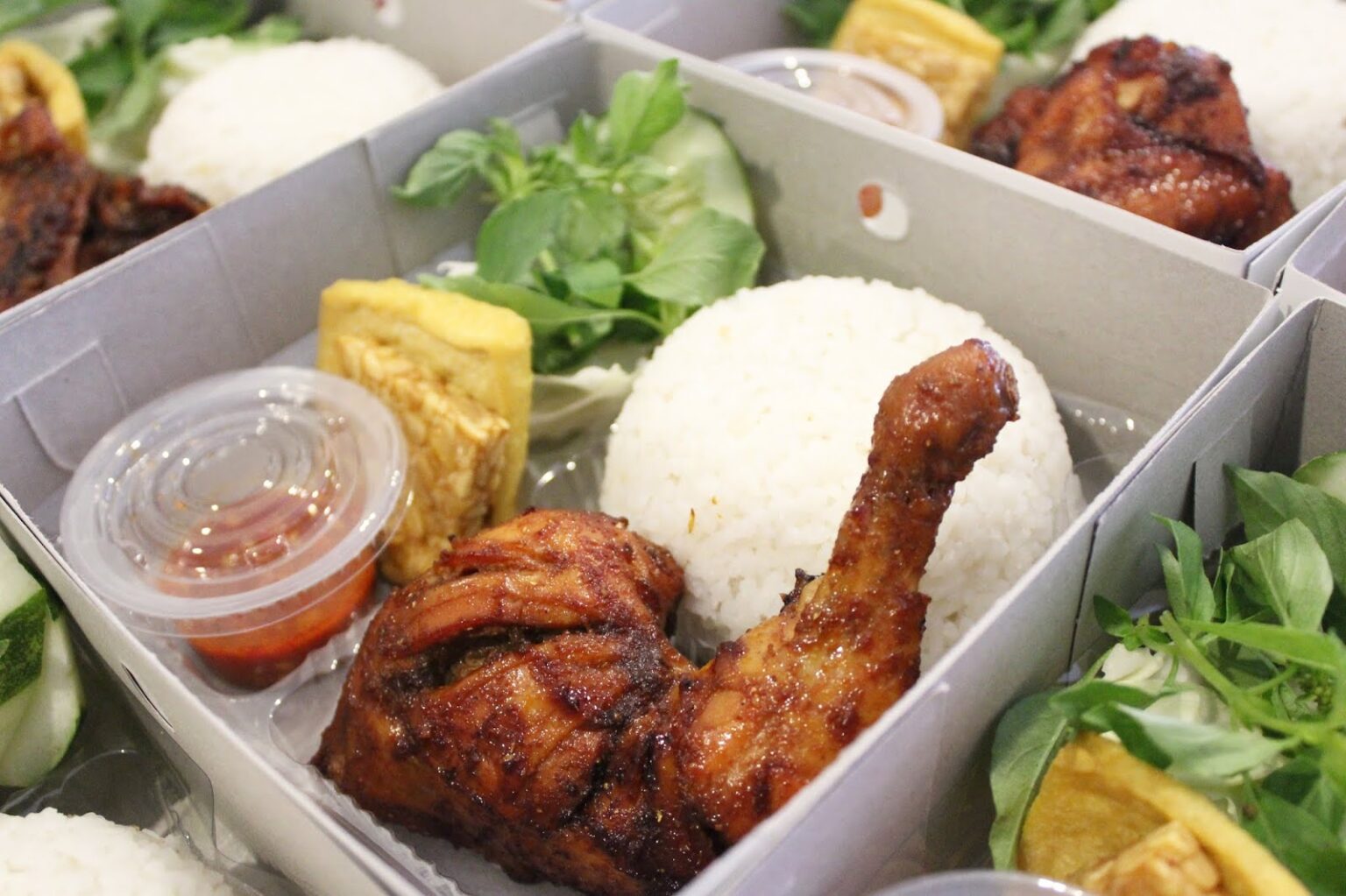 Telp/WA: 0811.433.2159 Catering Nasi Box Manado HALAL