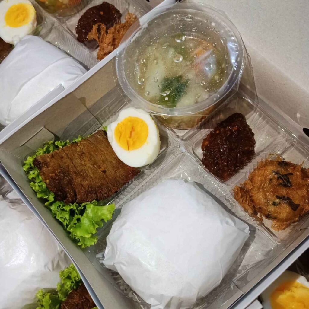 Telp/WA 0811.4332.159 Catering Nasi Kotak Box Ulang Tahun Menu Halal Manado - CATERING MANADO #1